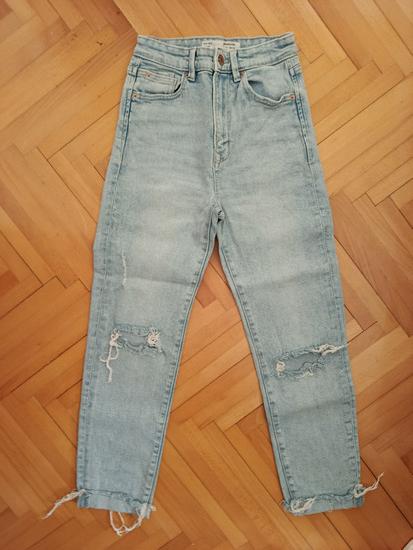 Stradivarius jeans sa dubokim strukom vel. 32