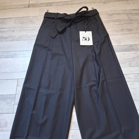 Zara pantalone iz specijalne kolekcije S