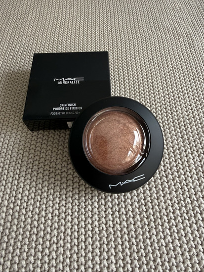 M·A·C Mineralize Skinfinish Highlighter