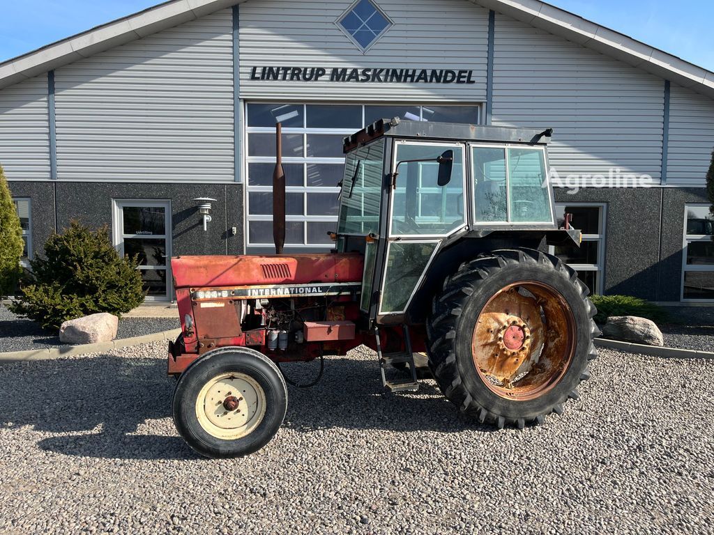 International IH 844-S traktor točkaš