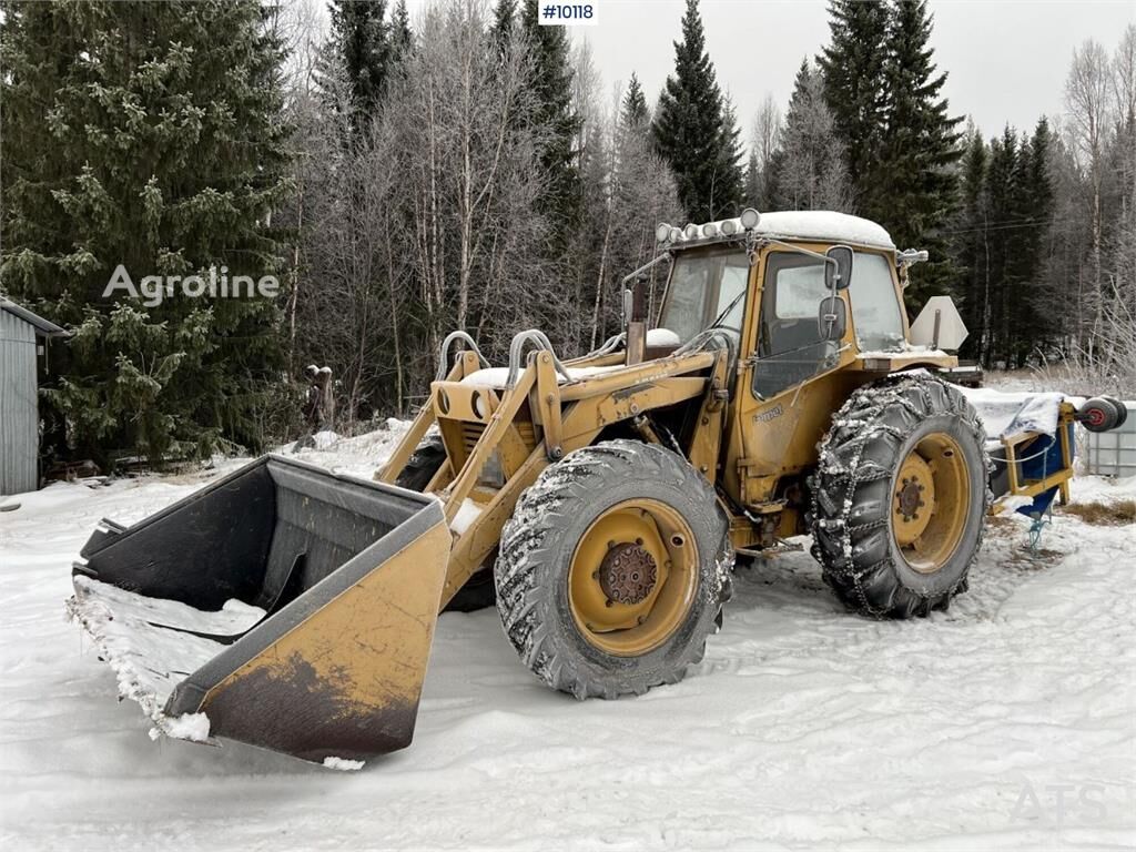 Valmet 702-4 Tractor with bucket traktor točkaš