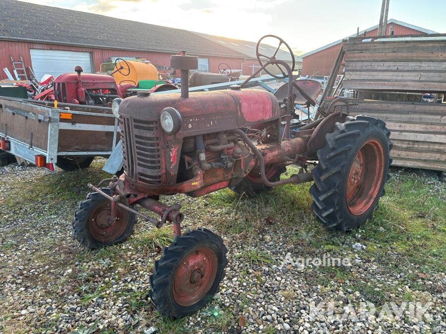Prodaje se Farmall FFS Cub traktor točkaš na aukciji