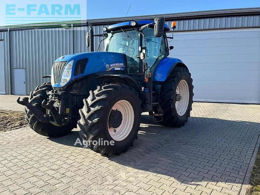 New Holland t7.220 traktor točkaš