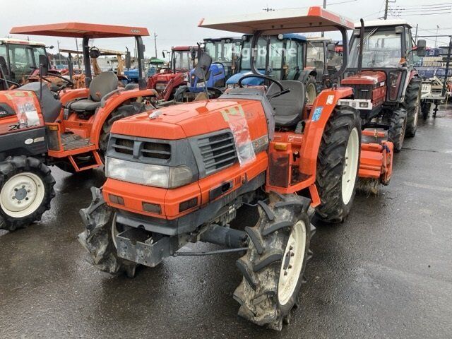 Kubota TRACTOR(Kubota) traktor točkaš