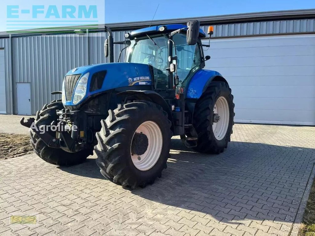 New Holland t7.220 traktor točkaš