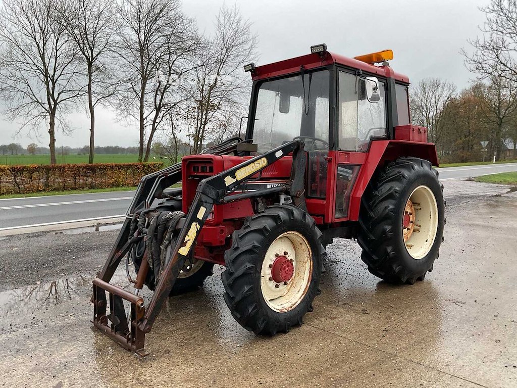 Prodaje se Case IH 633 traktor točkaš na aukciji