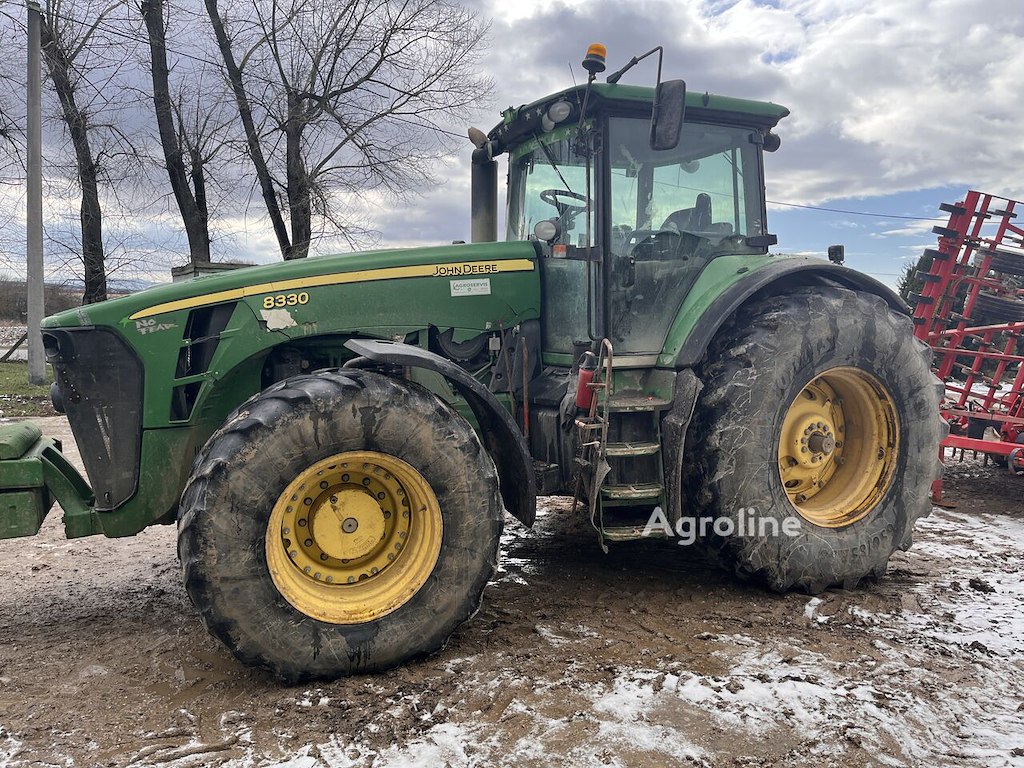 John Deere 8330 traktor točkaš