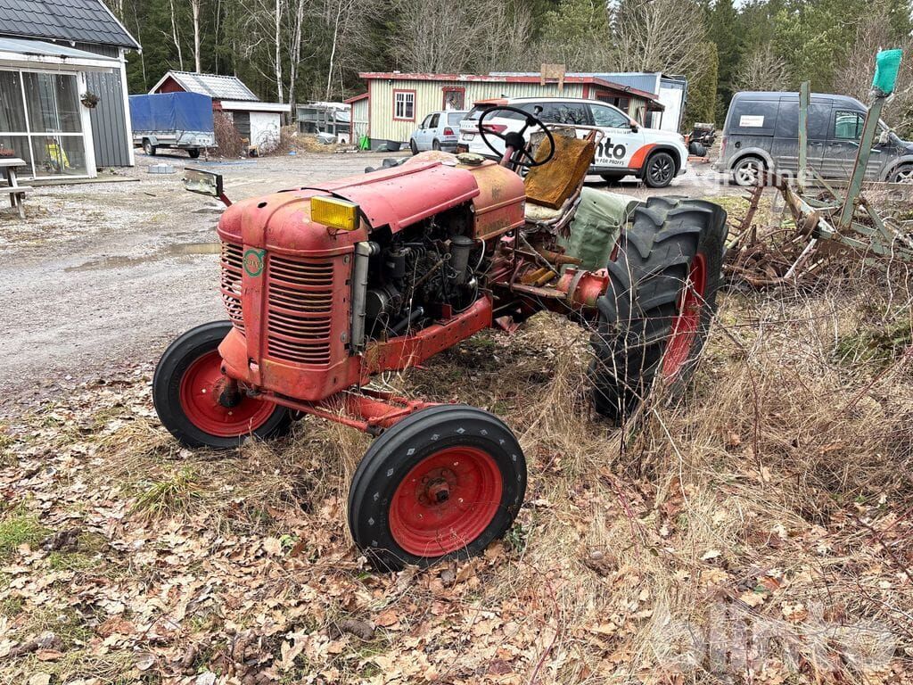 Prodaje se Volvo T 24 traktor točkaš na aukciji