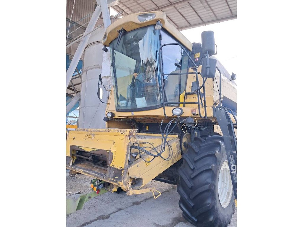 New Holland TC 5080 kombajn za žito