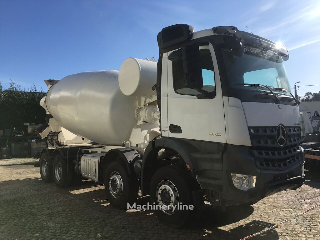 IMER Group 12M3 na šasiji Mercedes-Benz Arocs 4142 kamion s mešalicom za beton