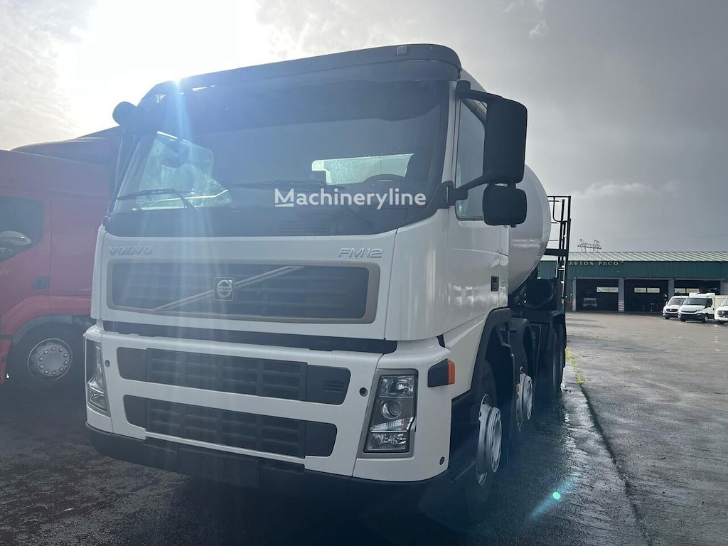 Liebherr na šasiji Volvo FM 420 kamion s mešalicom za beton