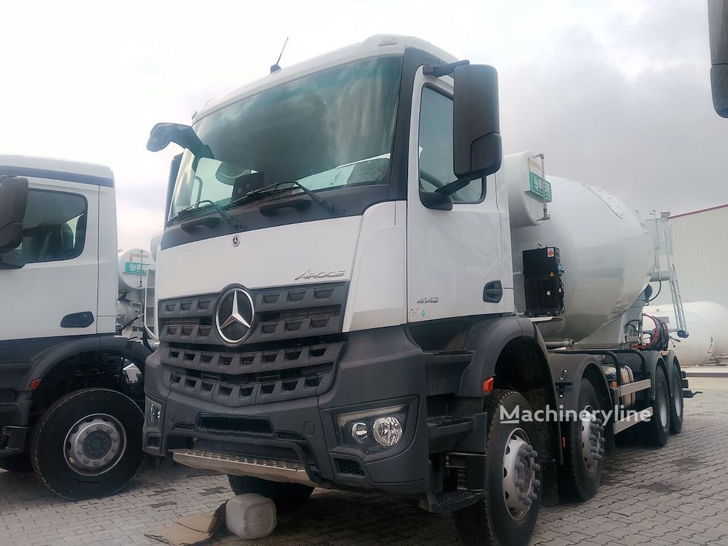 IMER Group 12M3 na šasiji Mercedes-Benz Arocs 4142 kamion s mešalicom za beton
