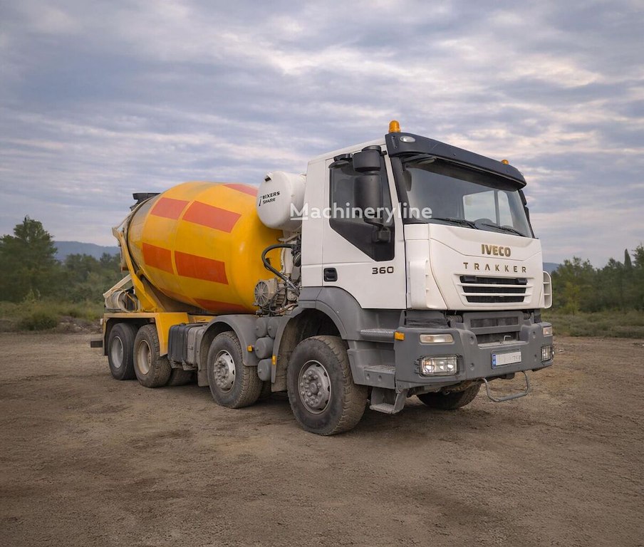 IVECO TRAKKER 360 kamion s mešalicom za beton