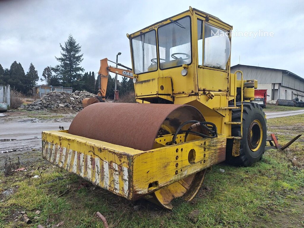 Prodaje se ZTS STAVOSTROJ VV 200 kompaktor s jednim valjkom na aukciji