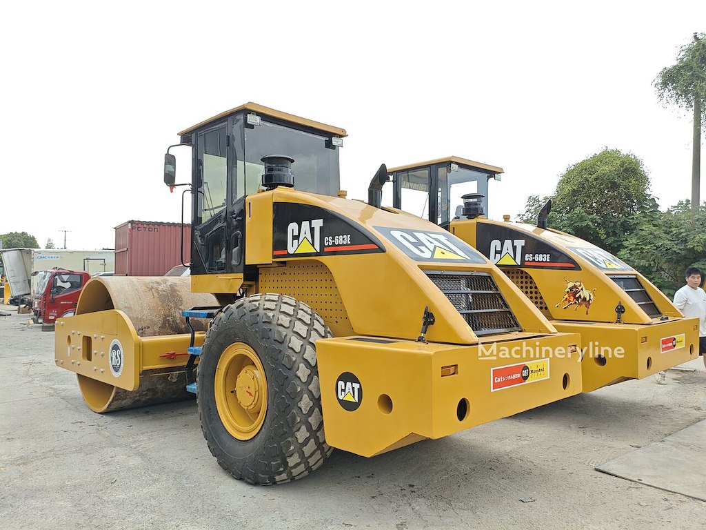 Caterpillar CS683E kompaktor