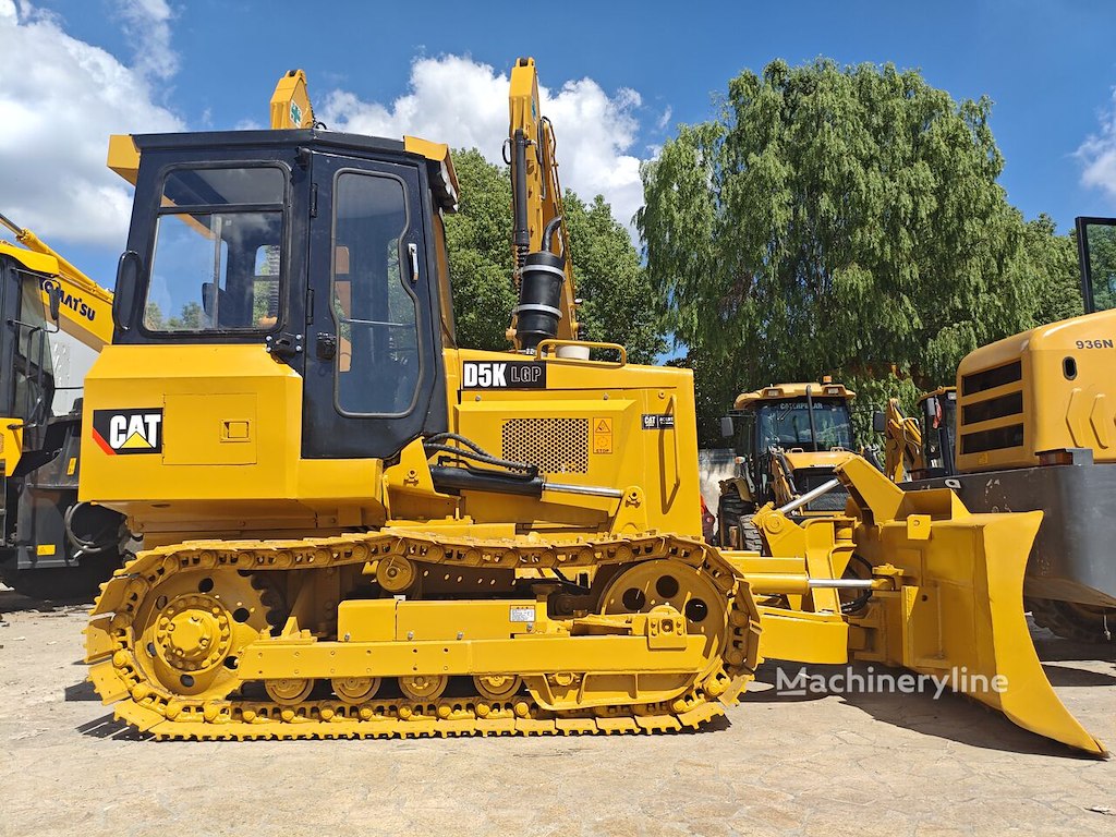 Caterpillar D5K buldožer