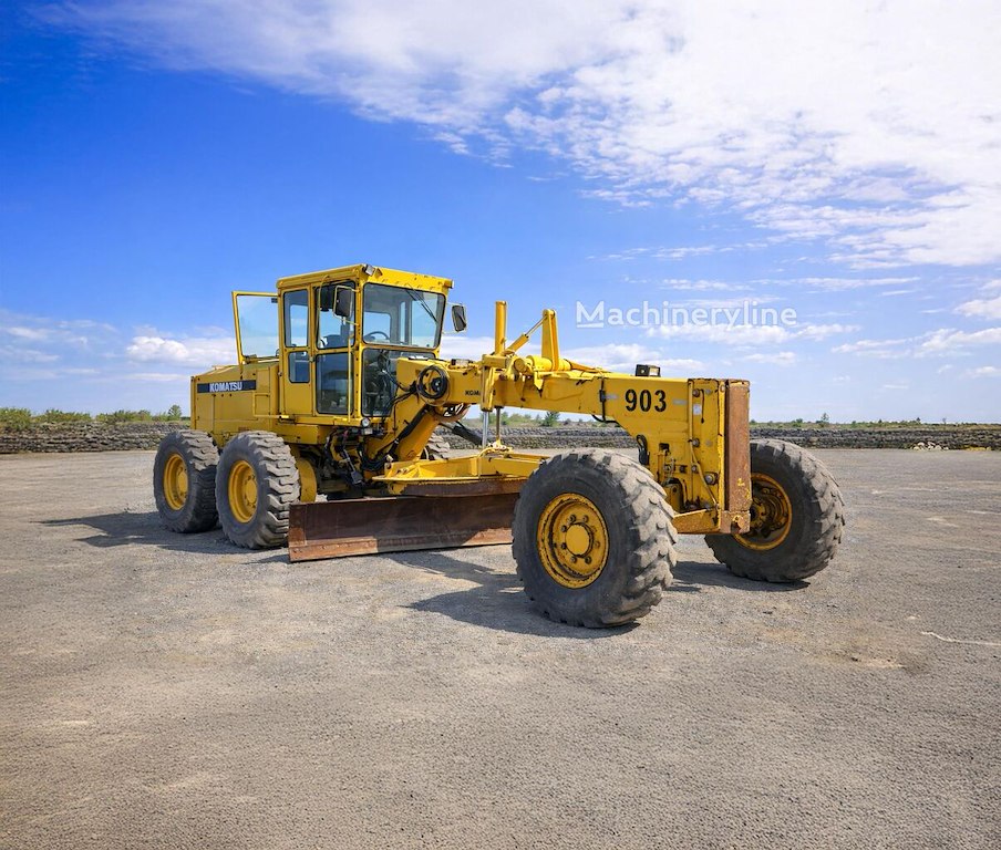 Komatsu GD705A grejder