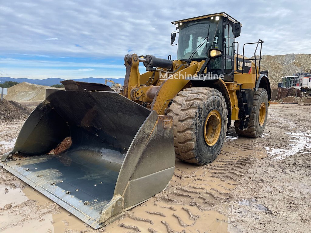 Caterpillar 966M prednji utovarivač