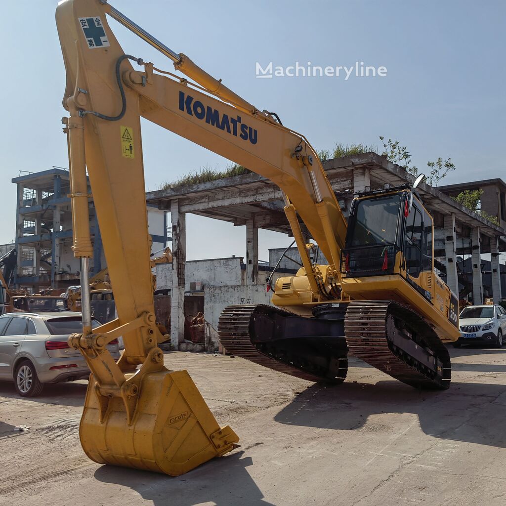 Komatsu PC200-8 bager guseničar