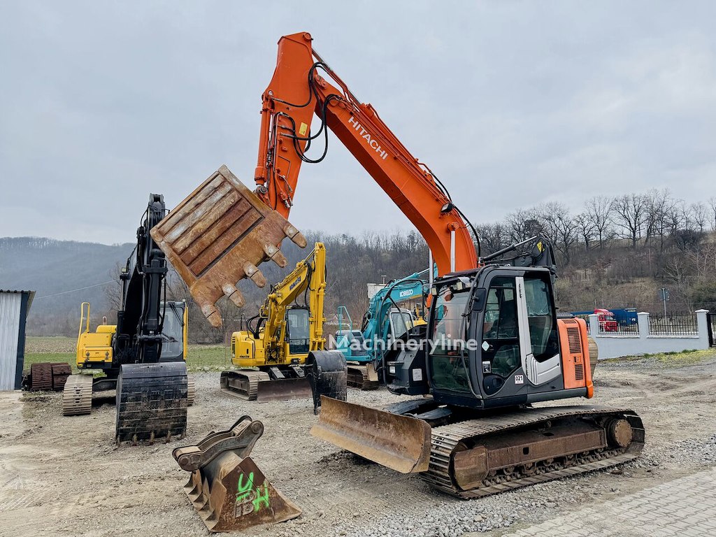 Hitachi ZX 135 bager guseničar