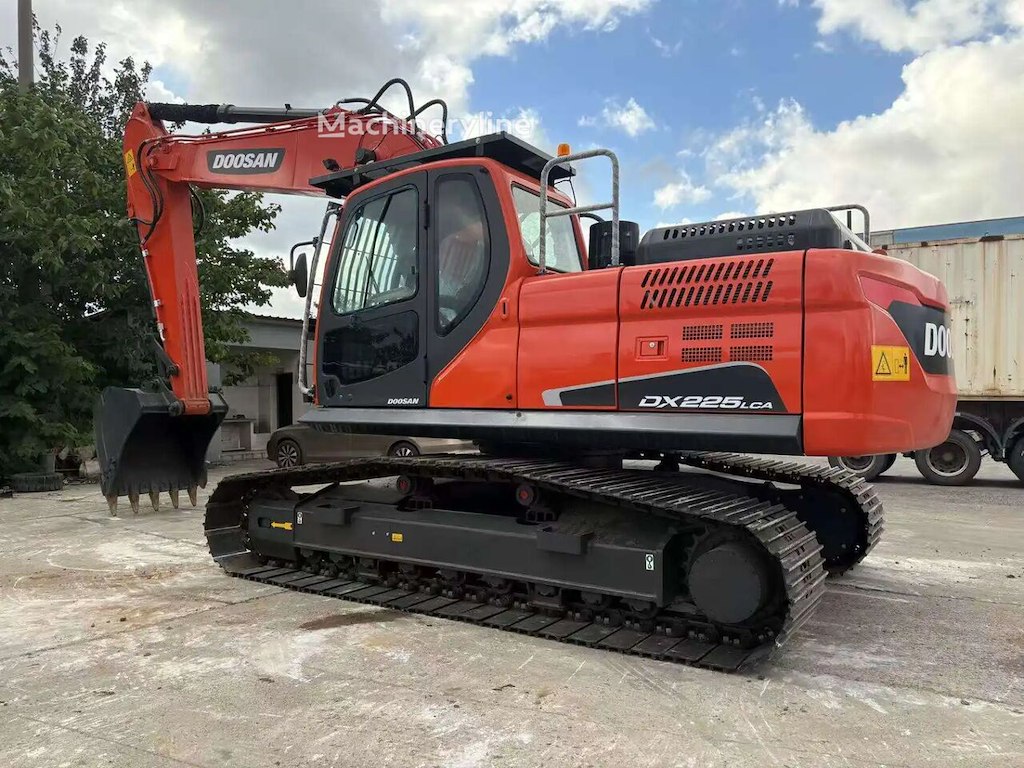 Doosan DX225LC bager guseničar