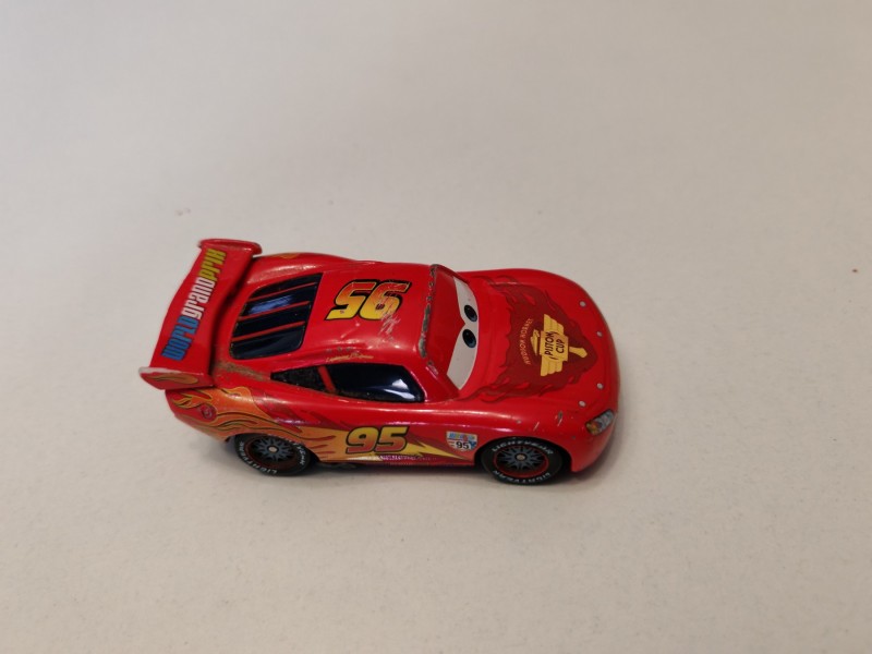 Original Disney Pixar Autic CARS Rust-Eze Odlican