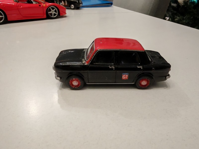 Autic AmerCom Simca 1:43 Veoma Dabar
