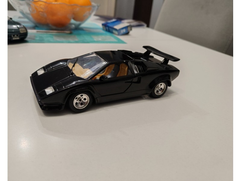 Autic Burago Lamborghini COUNTACH 1:24 Odlican