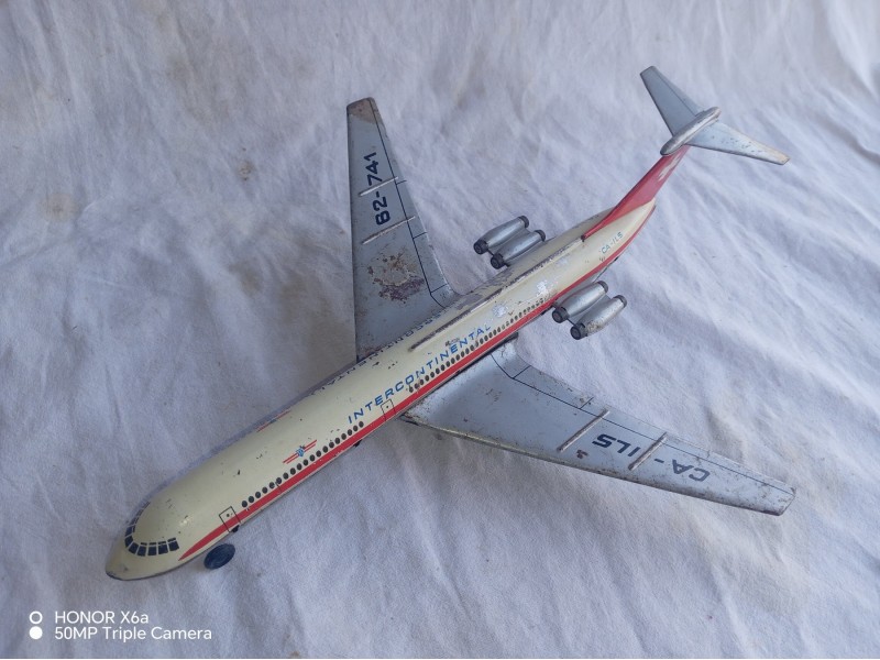 Stari limeni avion