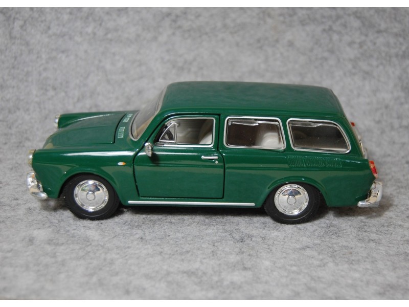 Autić VW 1600 Squareback Maisto 1:24