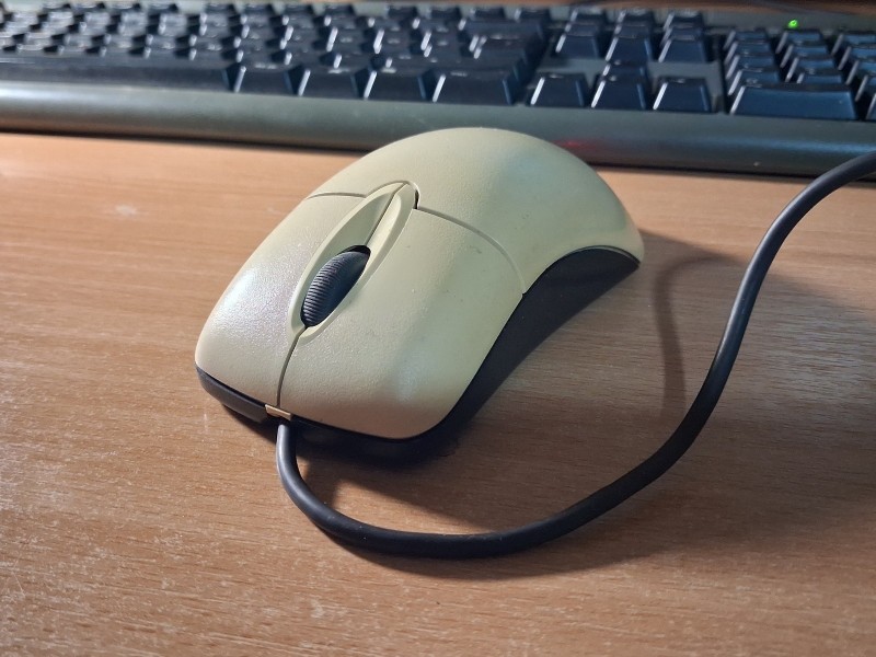 Microsoft Wheel Mouse Optical 1.1 - retro miš (USB)
