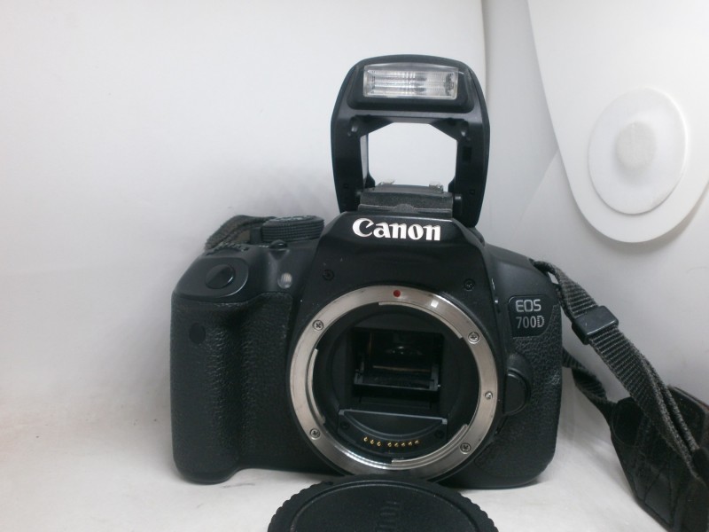 Canon 700D telo