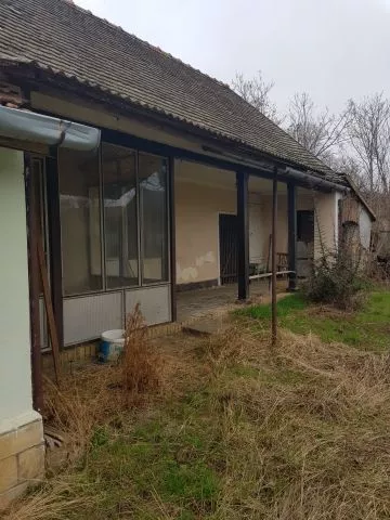 KUCA ZA RENOVIRANJE ILI RUSENJE BACKI PETROVAC