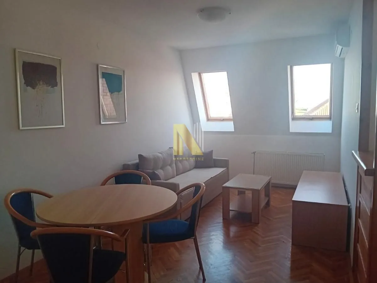Izdavanje, dvosoban stan, 45m², Centar, Novi Sad