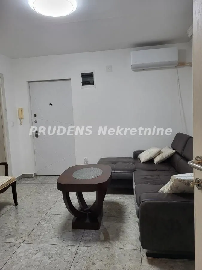 Izdavanje, trosoban stan, 70m², Stari Grad, Beograd