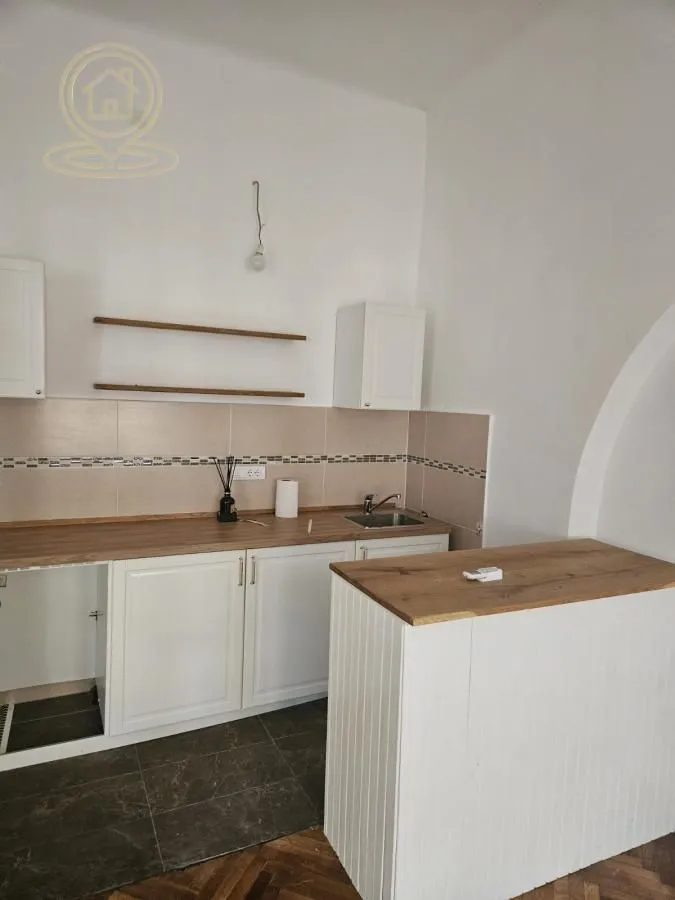 Izdavanje, četvorosoban stan, 120m², Kalenić Pijaca, Vračar Sve Podlokacije