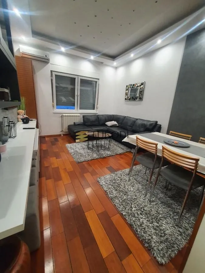 Izdavanje, dvosoban stan, 54m², Bulevar Evrope, Novi Sad Sve Podlokacije