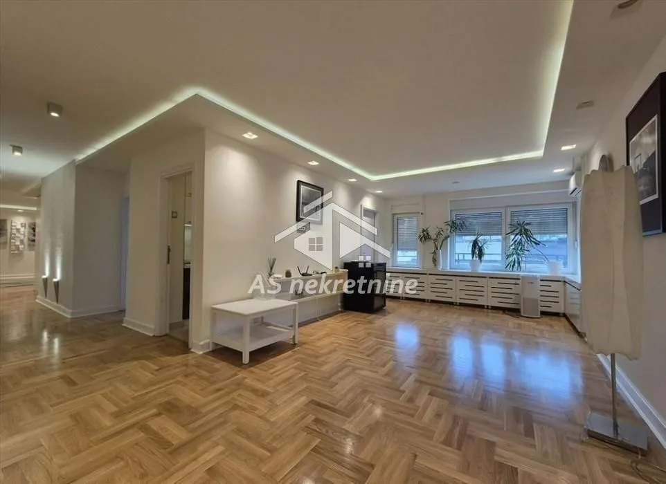 Izdavanje, stan, 144m², Stari Grad, Beograd