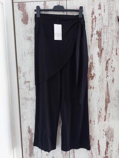Zara pareo pantalone sa etiketom