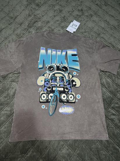 NIKE Oversized Graphic Tee vel. S NOVO