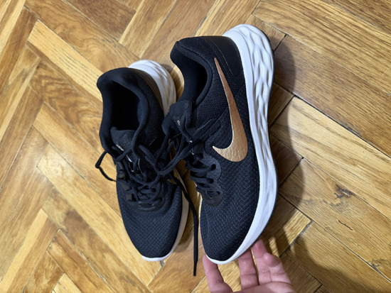 Nike revolution br 39