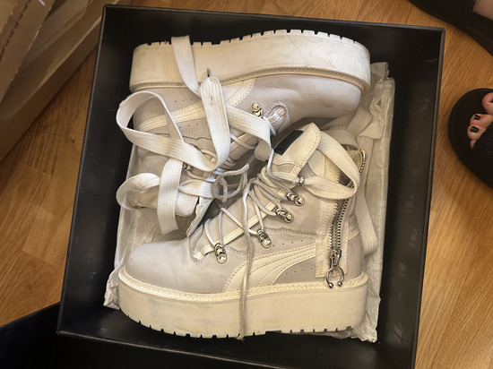 196. Rihanna Fenty Puma patike