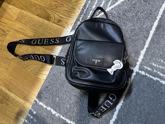 Guess crni ranac 2000 rsd