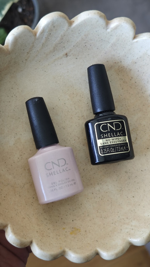 CND Shellac romantique + top coat