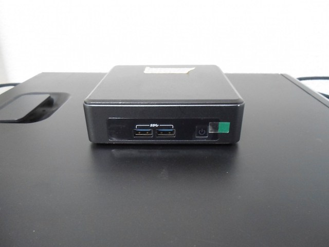 Intel NUC BLKNUC7I3DNK2E mini PC Intel i3-7100U/8/240G