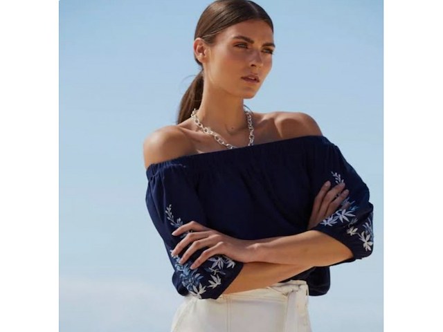 Stradivarius teget bluza sa vezom - Off-shoulder