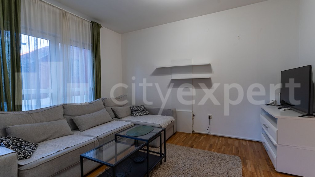 Stan za izdavanje BEZ PROVIZIJE: Dvosoban, 50m², Ugrinovački put, Zemun - 600€