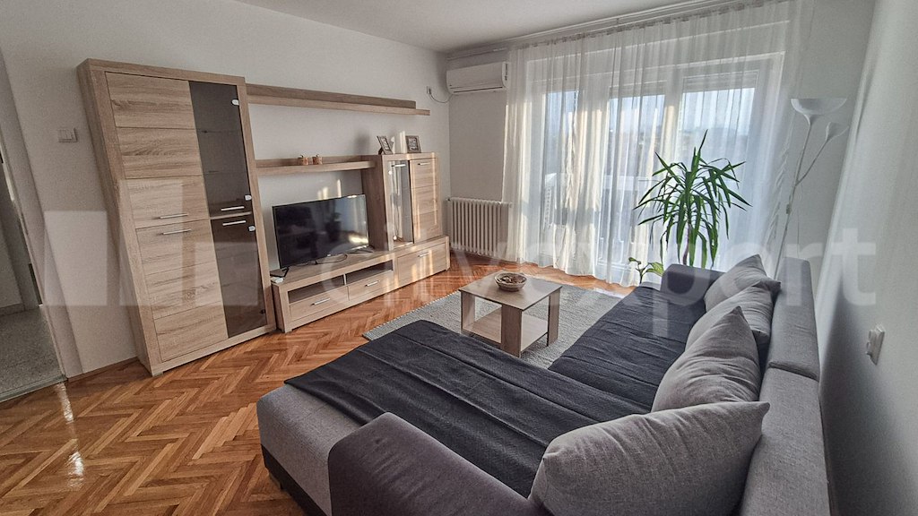 Stan Izdavanje Novi Sad Bez skrivenih troškova - 37m², Miloša Bajića, Novi Sad - 450€