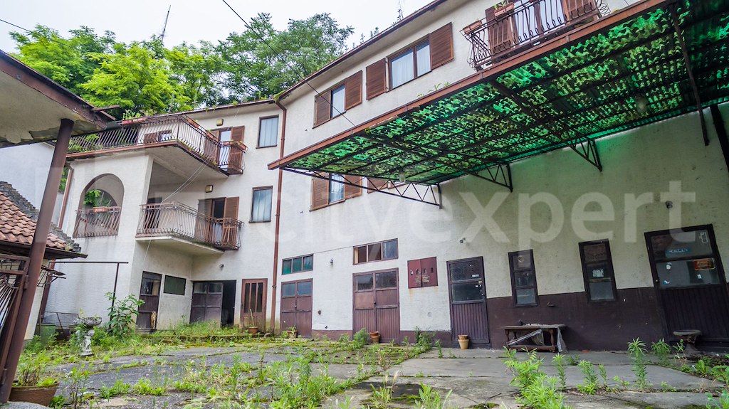 Kuća za prodaju BEZ PROVIZIJE - Petosoban i veći, 580m², Dobanovačka, Zemun - 800000€