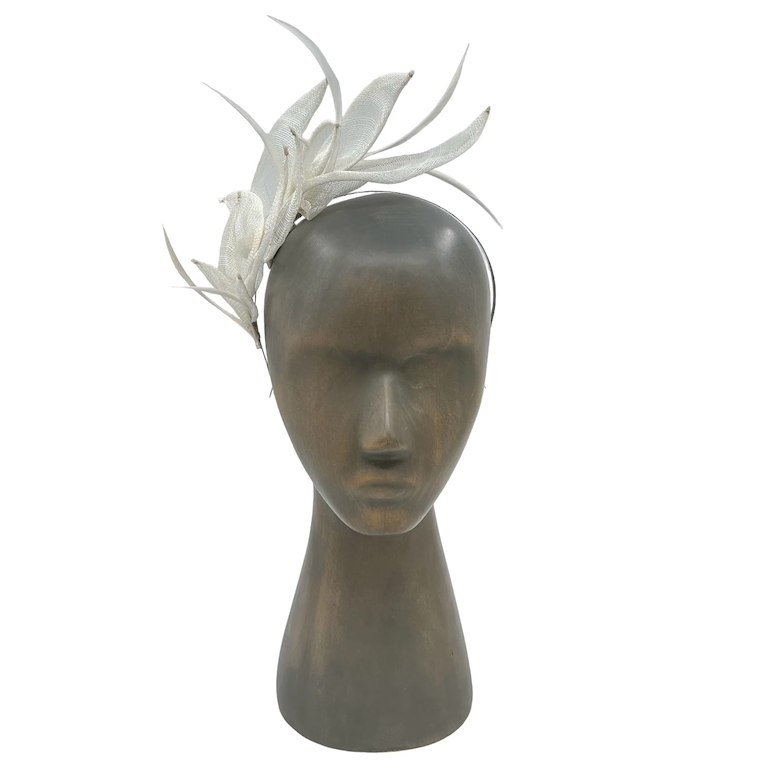 WHITE FOLIO FASCINATOR